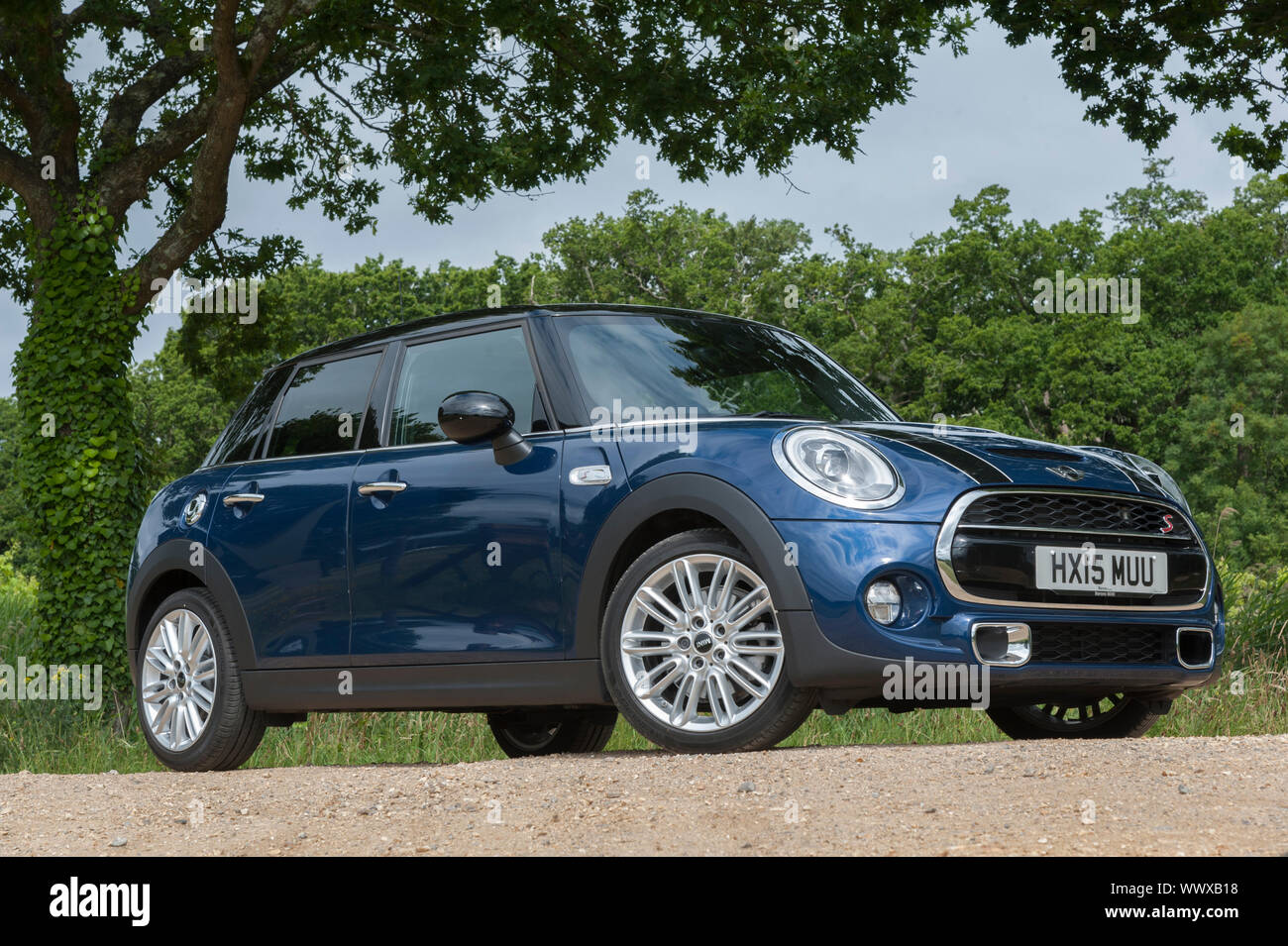 2015 Mini Cooper S 5 door Stock Photo - Alamy