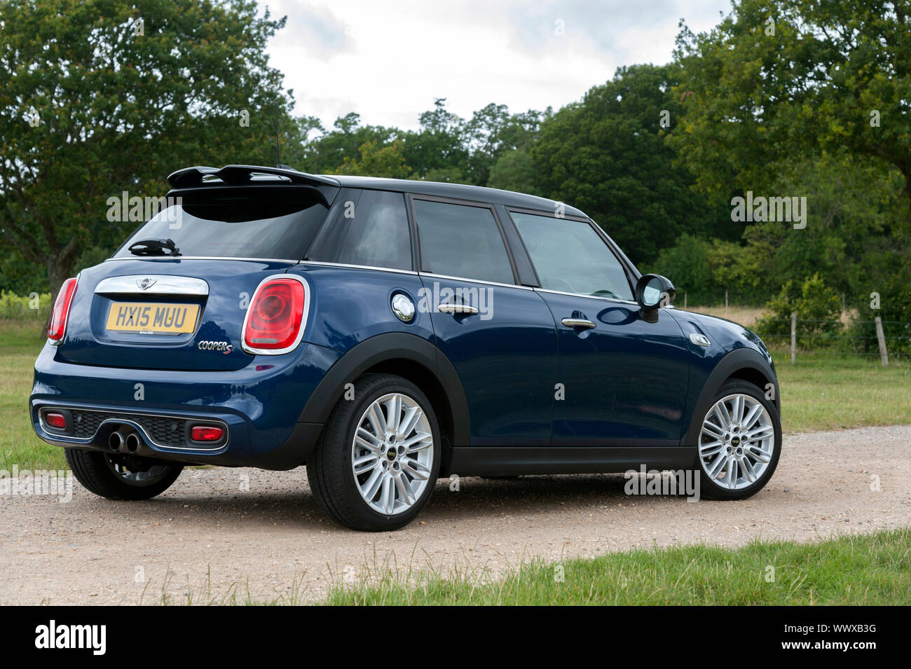 2015 Mini Cooper S 5 door Stock Photo - Alamy