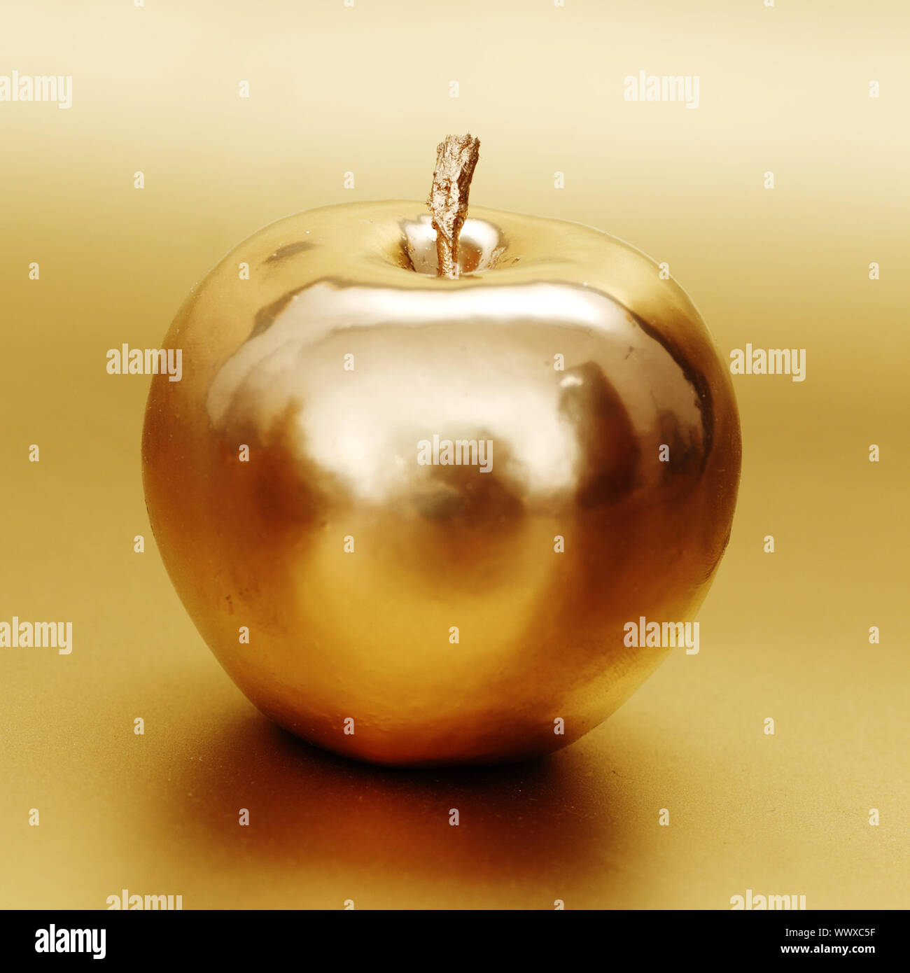 gold apple on gold background Stock Photo - Alamy