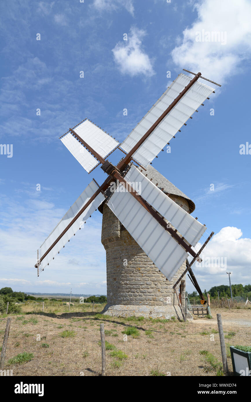 Moulin frankreich hi-res stock photography and images - Alamy