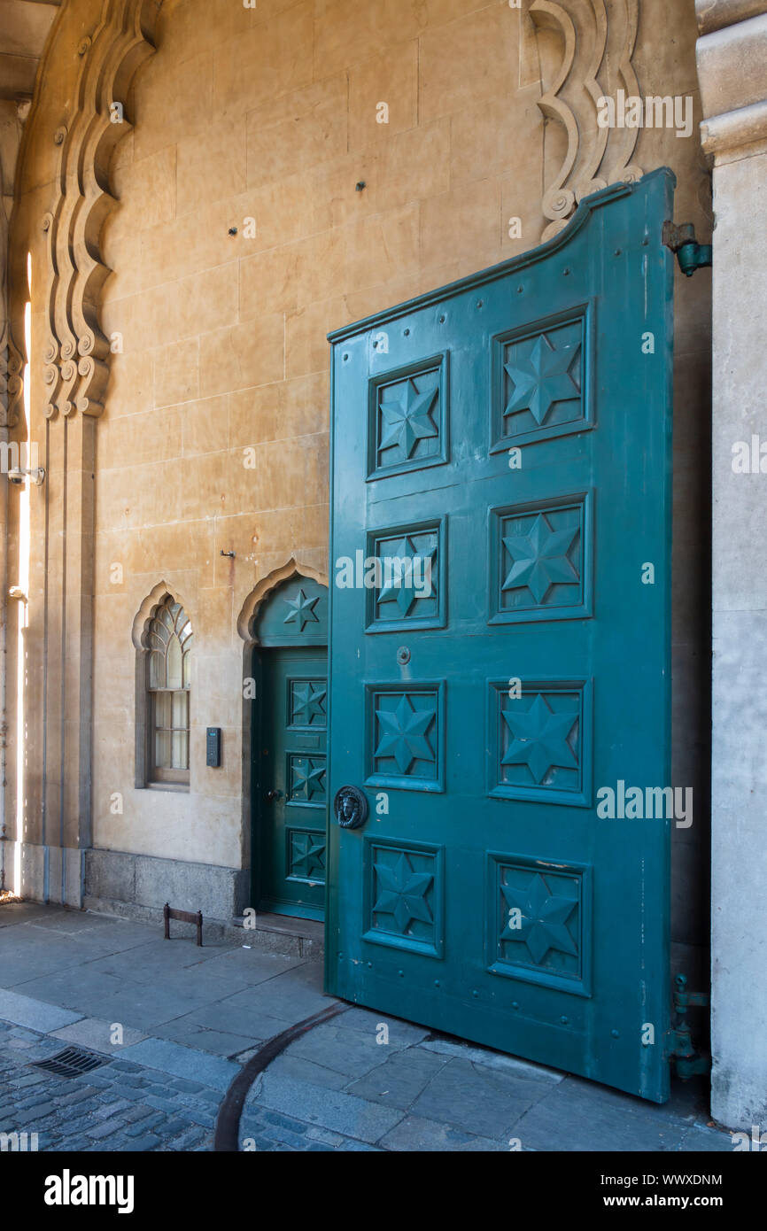 Entrance gate to Brighton Pavilion Stock Photo - Alamy