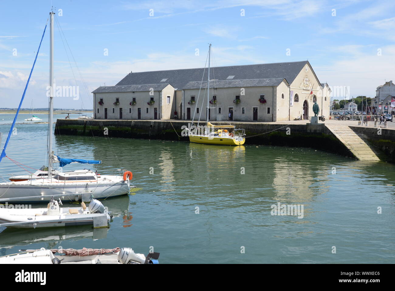 Building at the port of Le Croisic Stock Photo - Alamy