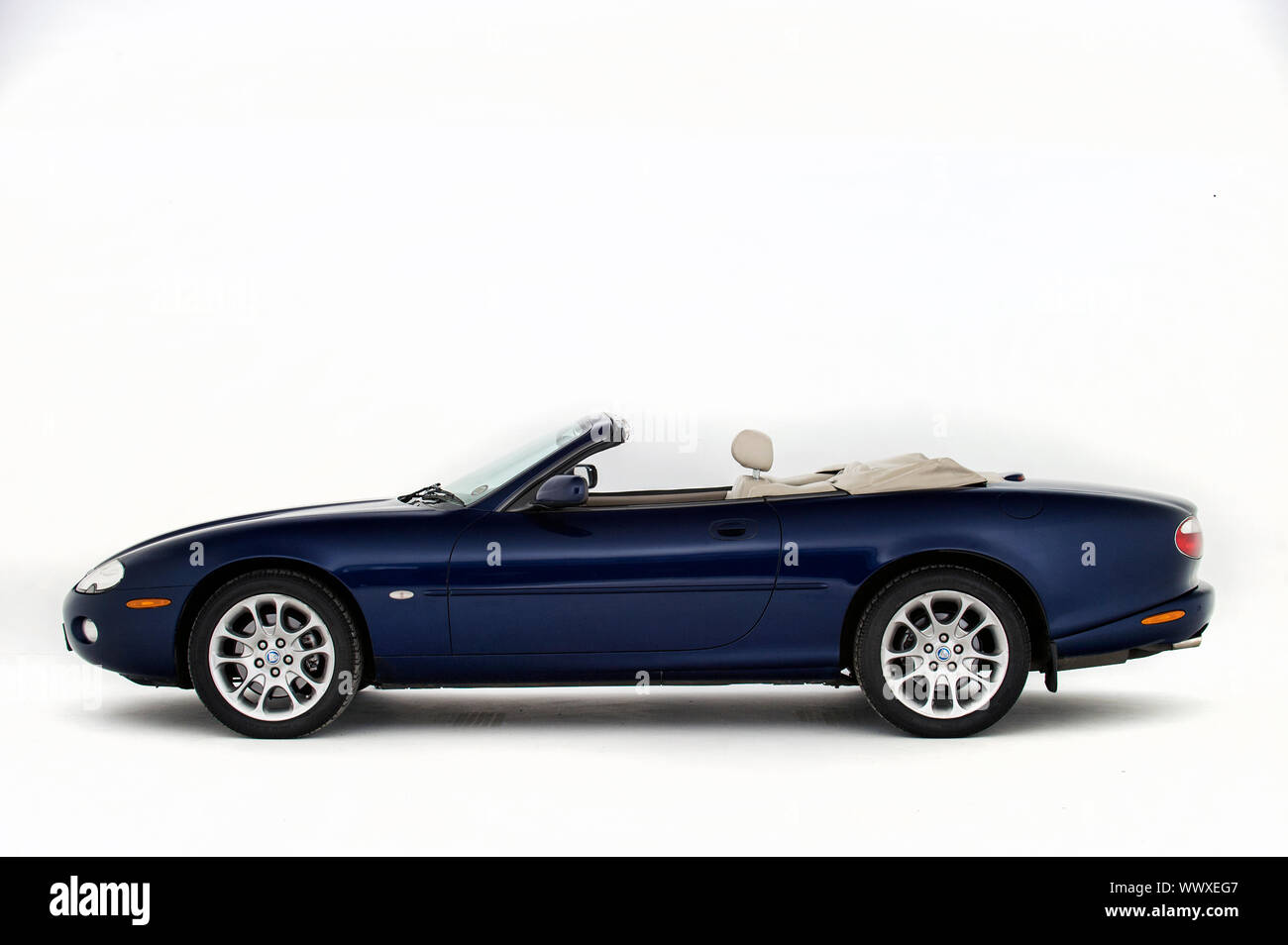 Jaguar xk8 convertible hi-res stock photography and images - Alamy