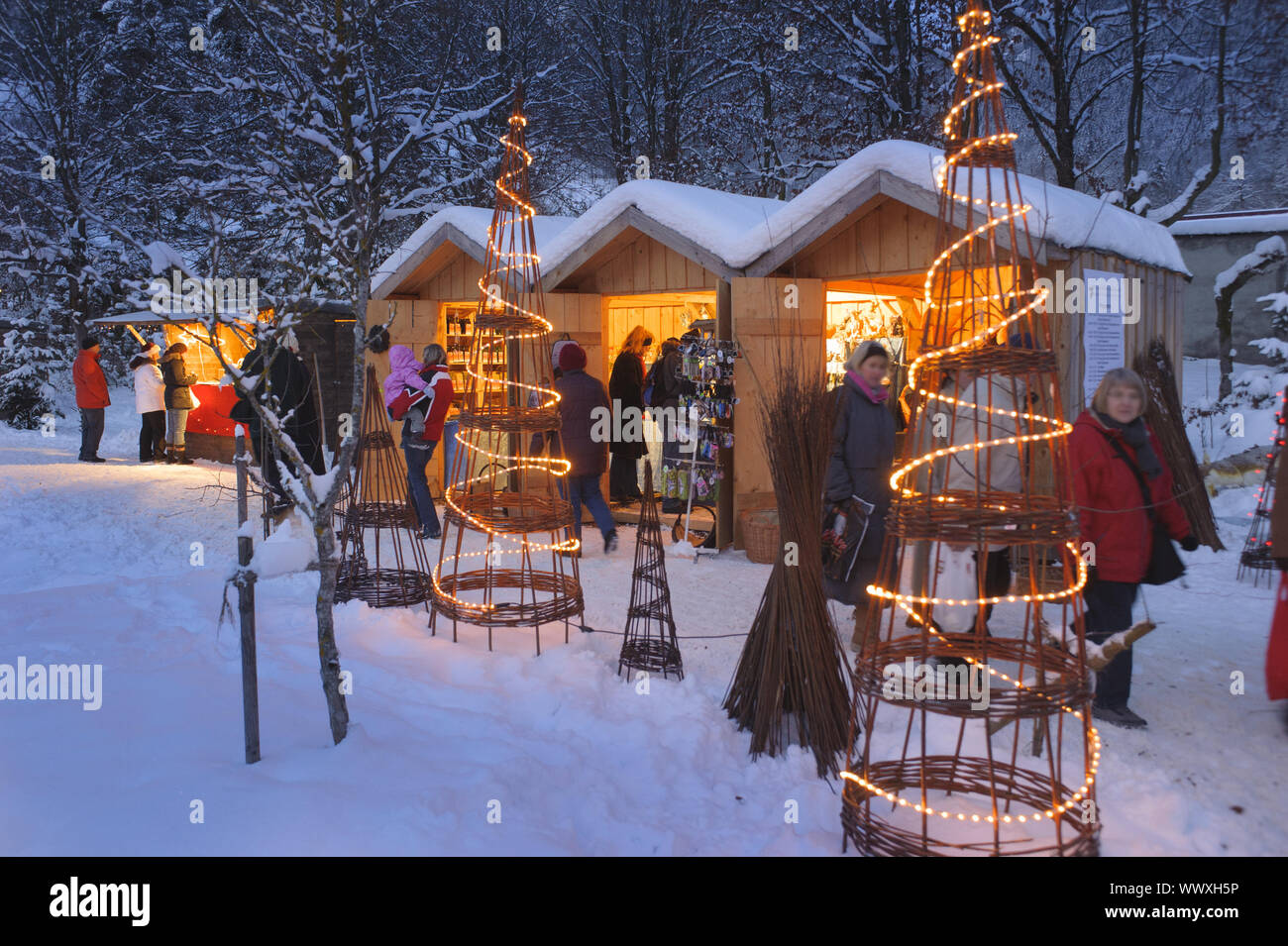 Wooden christmas market hut hi-res stock photography and images - Alamy