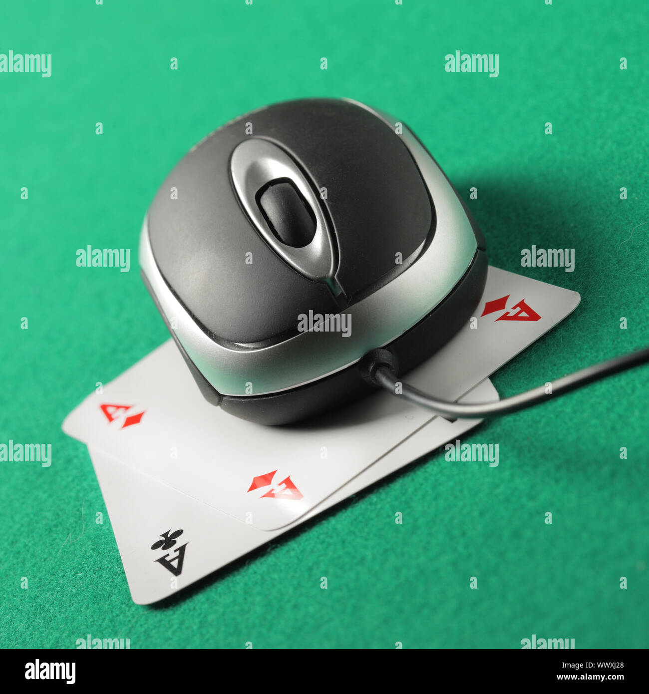 Computer mouse on top of a pair of aces Stock Photo - Alamy
