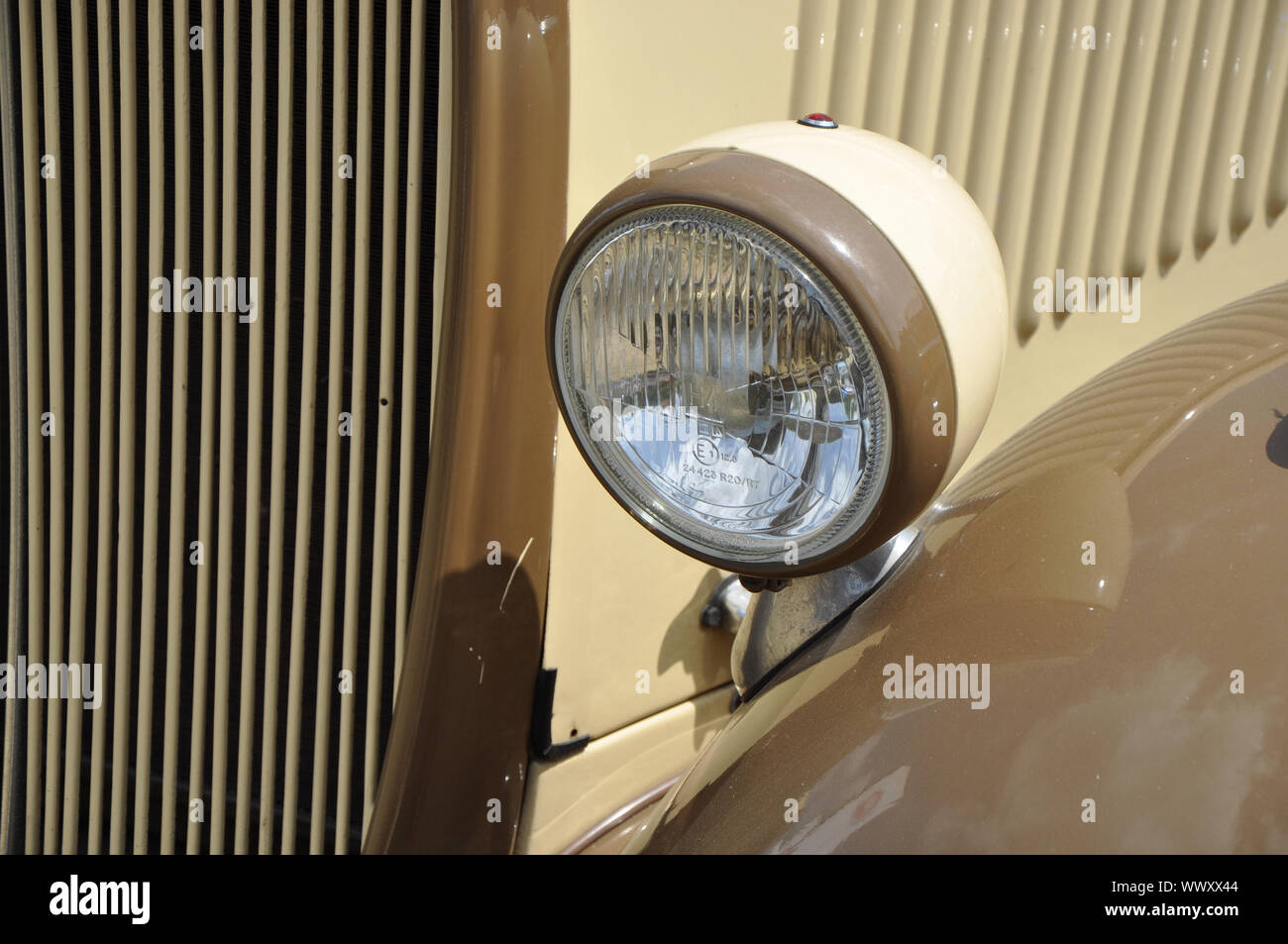 Lamp on a vintage car Stock Photo - Alamy