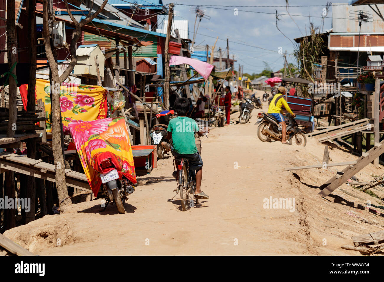 Slums in cambodai hi-res stock photography and images - Alamy