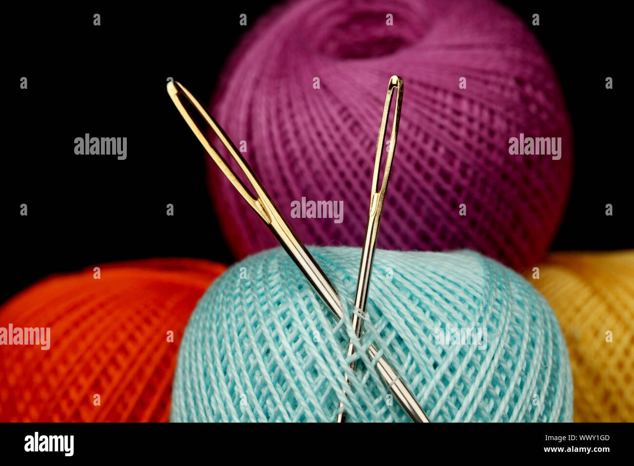 needle and thread macro close up Stock Photo - Alamy