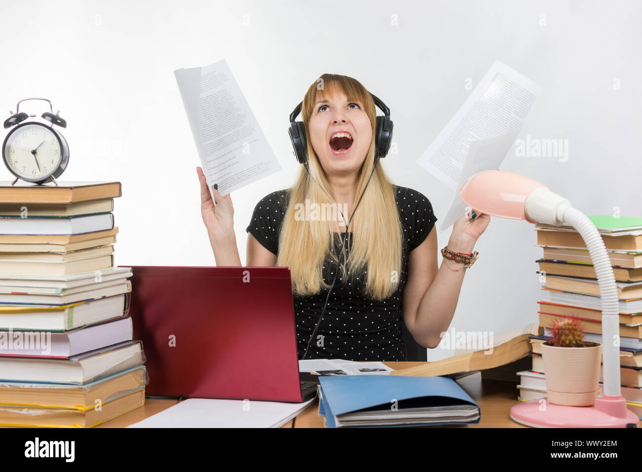 How to read a paper hi-res stock photography and images - Alamy
