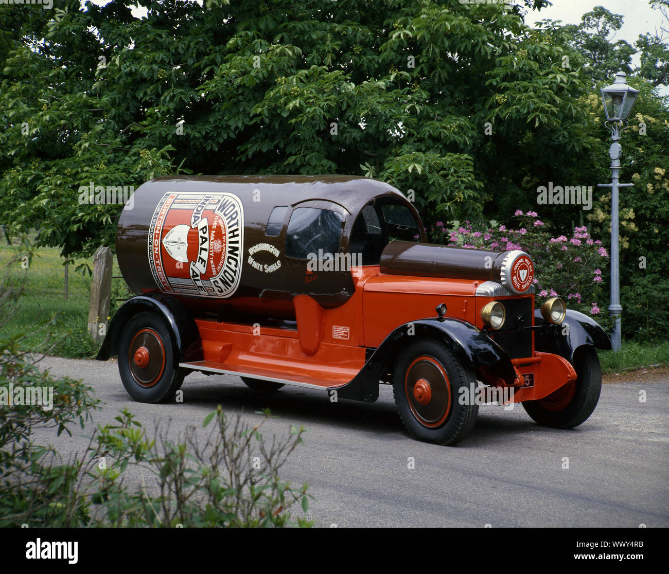 Daimler lorry hi-res stock photography and images - Alamy