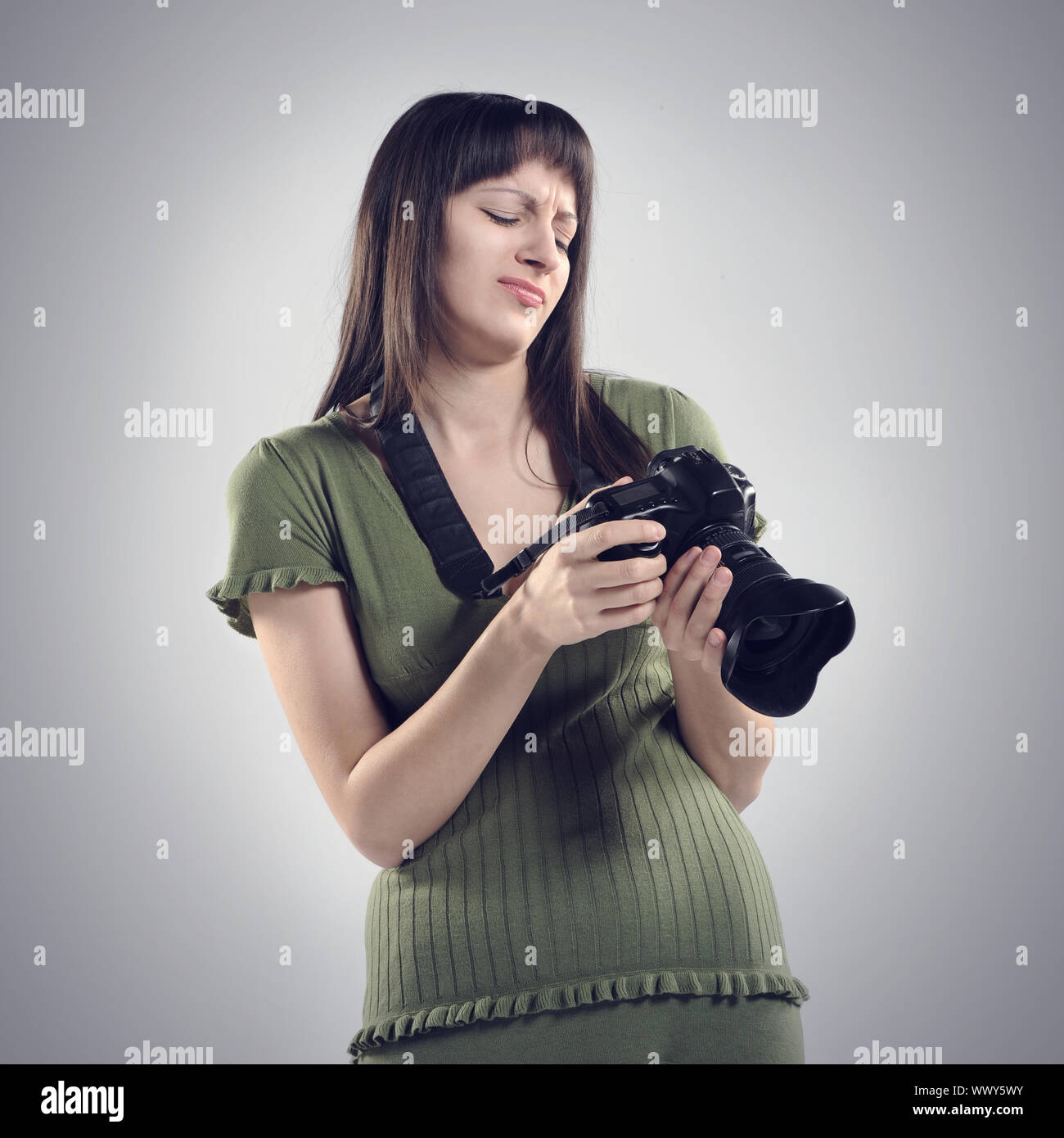 bad photo: photographer holds up a camera Stock Photo - Alamy