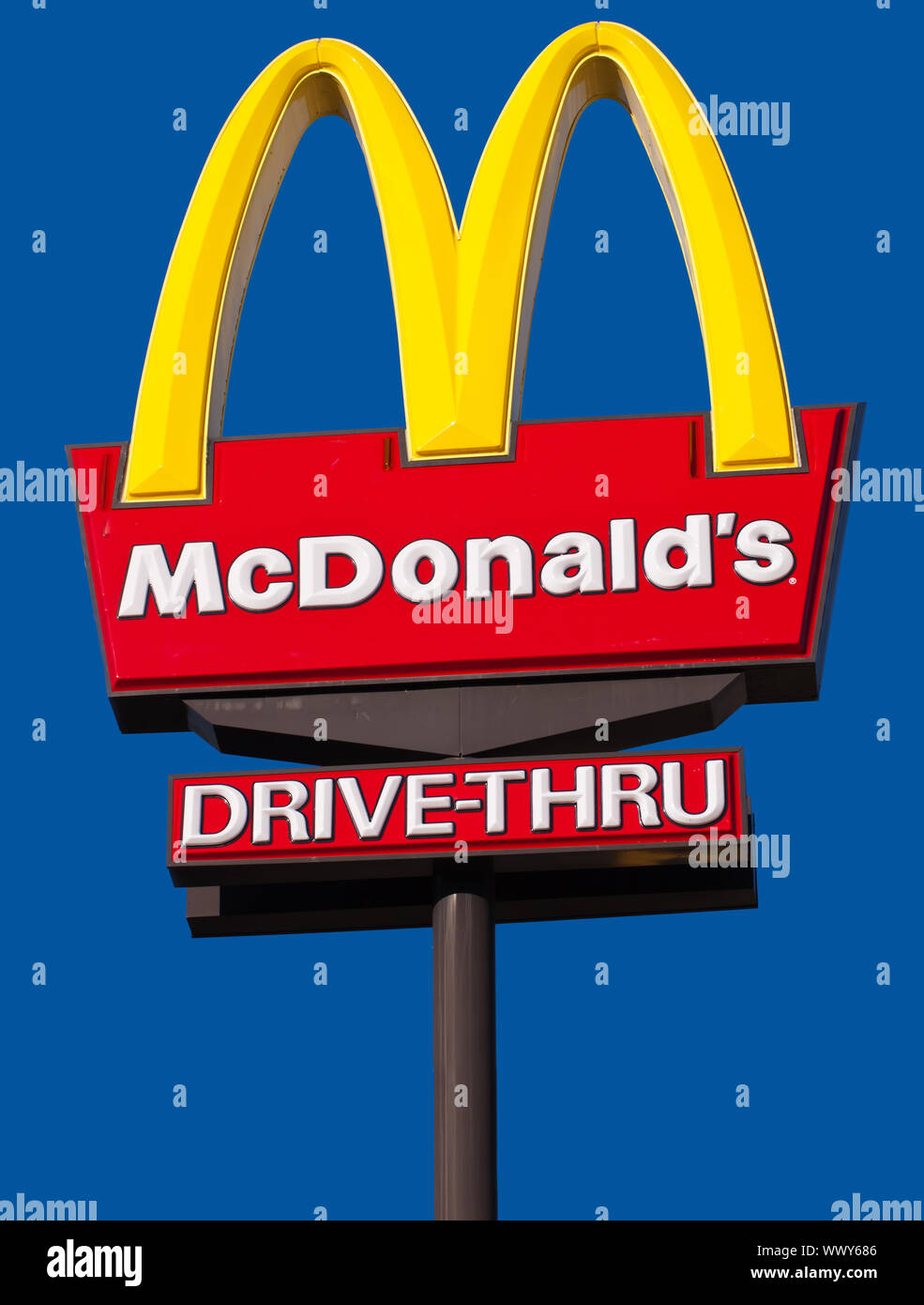 CAIRNS, AUSTRALIA - DECEMBER 2: McDonald's logo and drive-thru sign ...