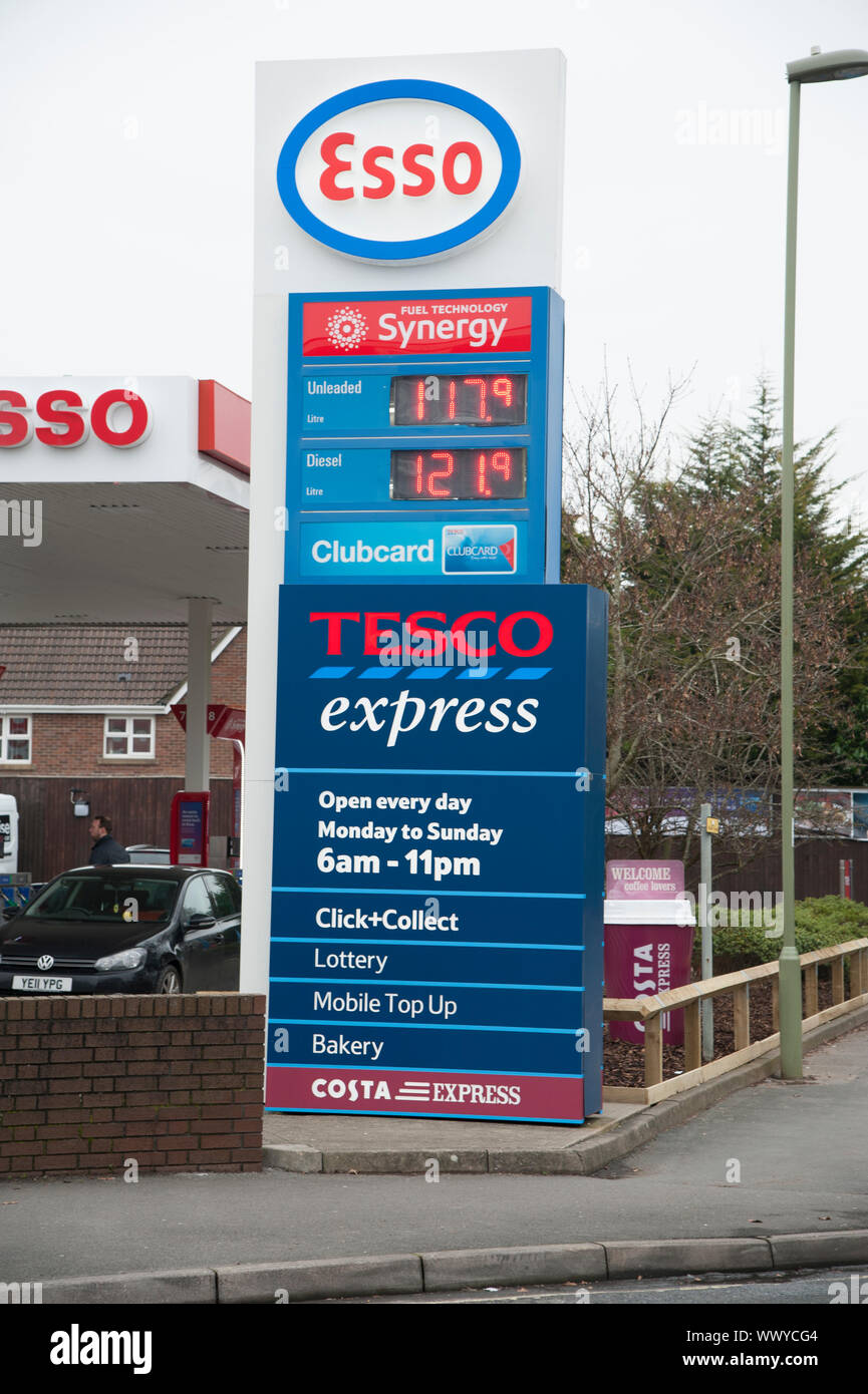 National petrol station sign hi-res stock photography and images - Alamy