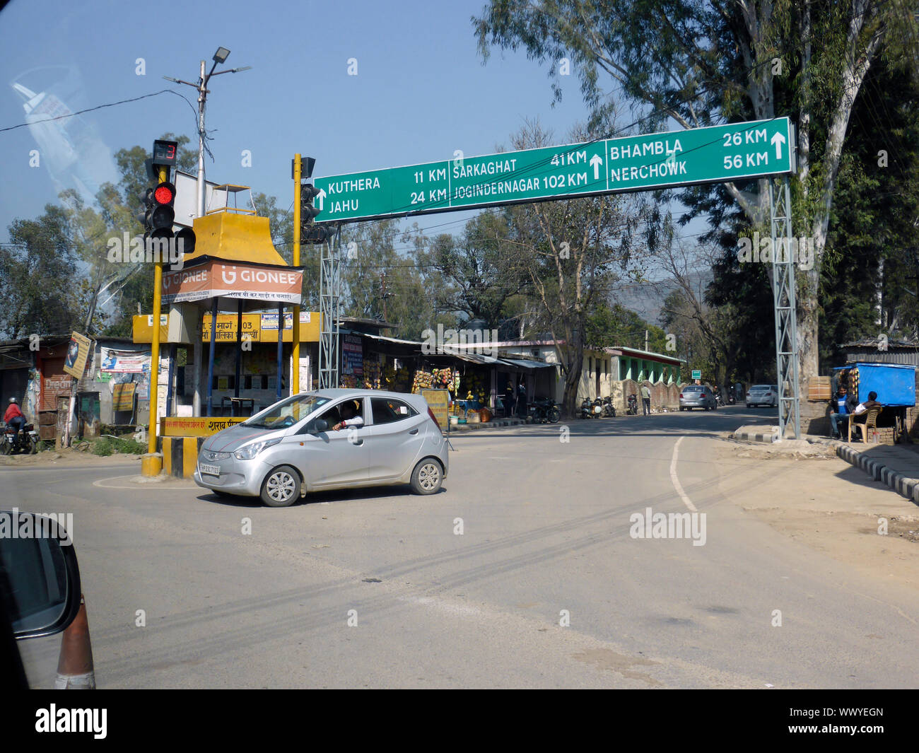Traffic at Road junction in India Stock Photo - Alamy