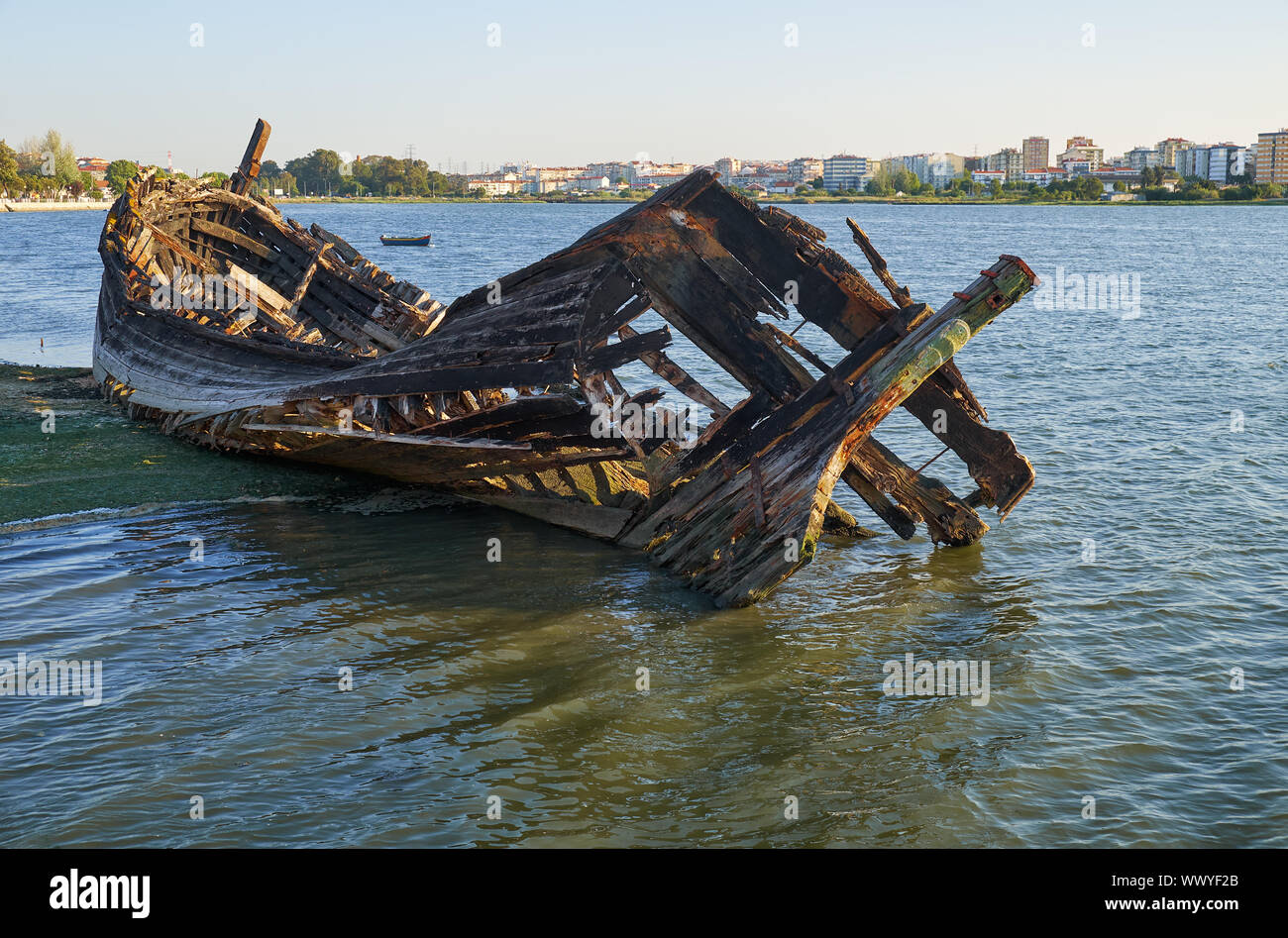 Burned burnt boat hi-res stock photography and images - Alamy