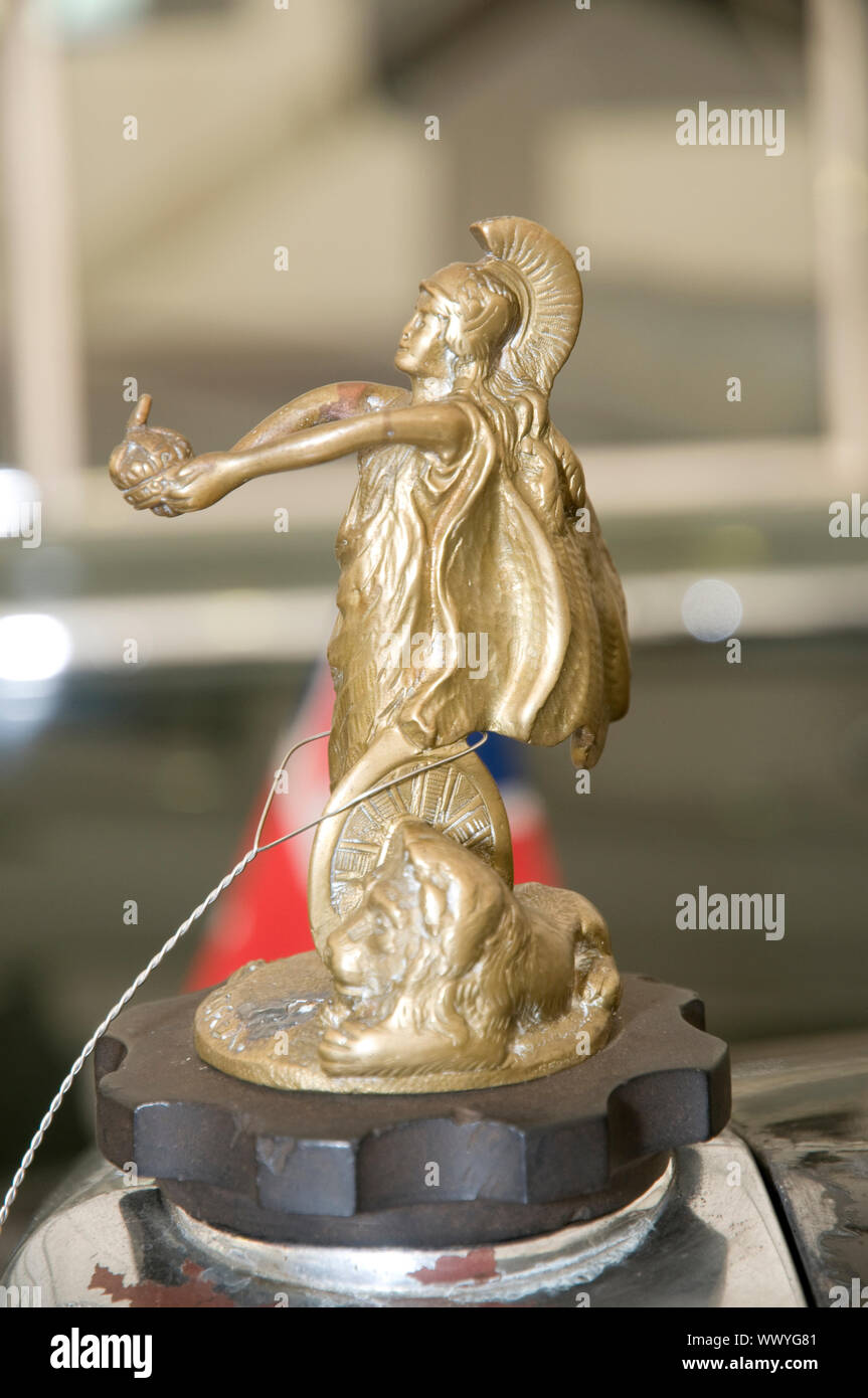 Britannia mascot on King George VI Lanchester 1934 Stock Photo - Alamy