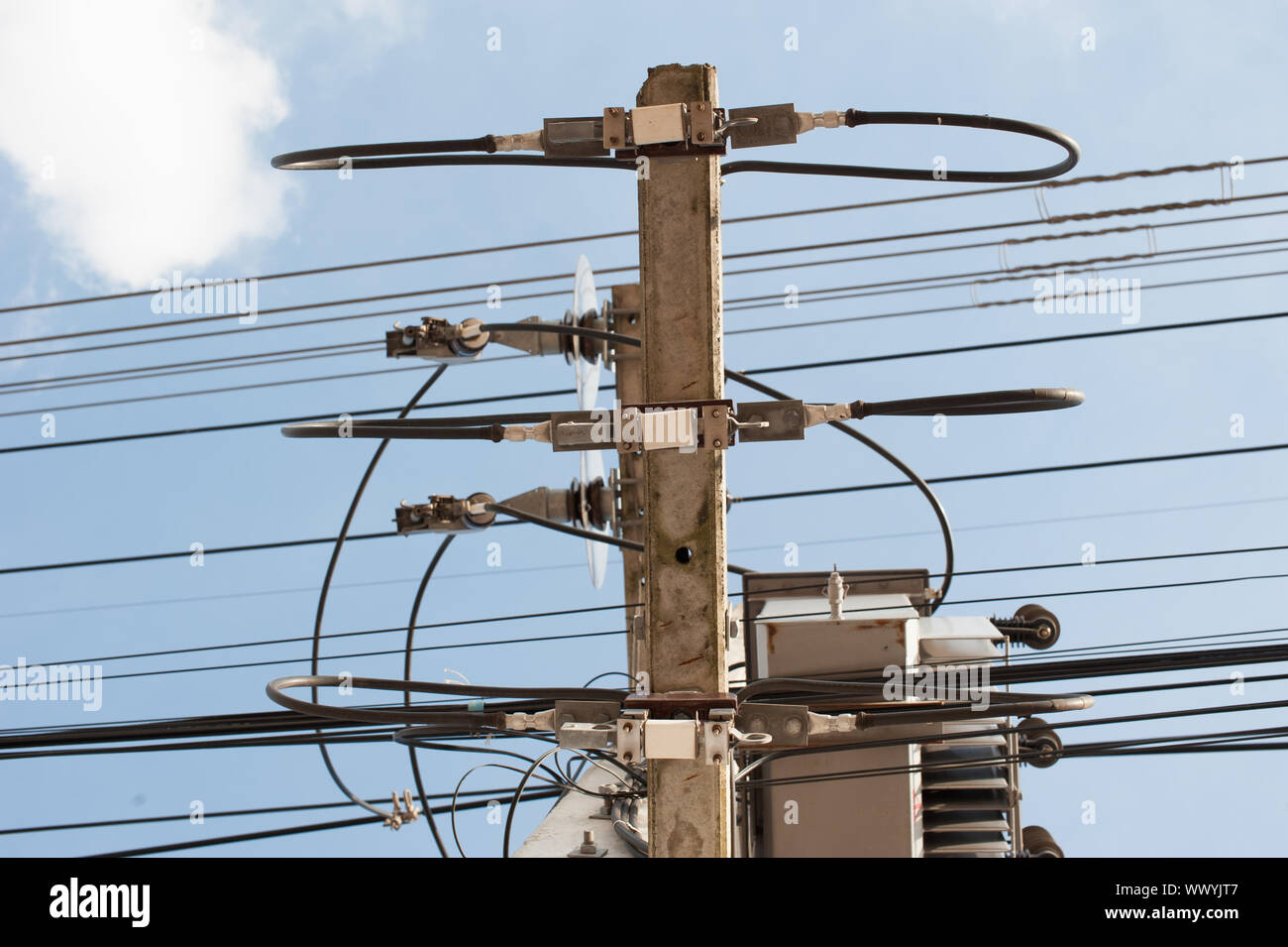 Cable clutter hi-res stock photography and images - Alamy