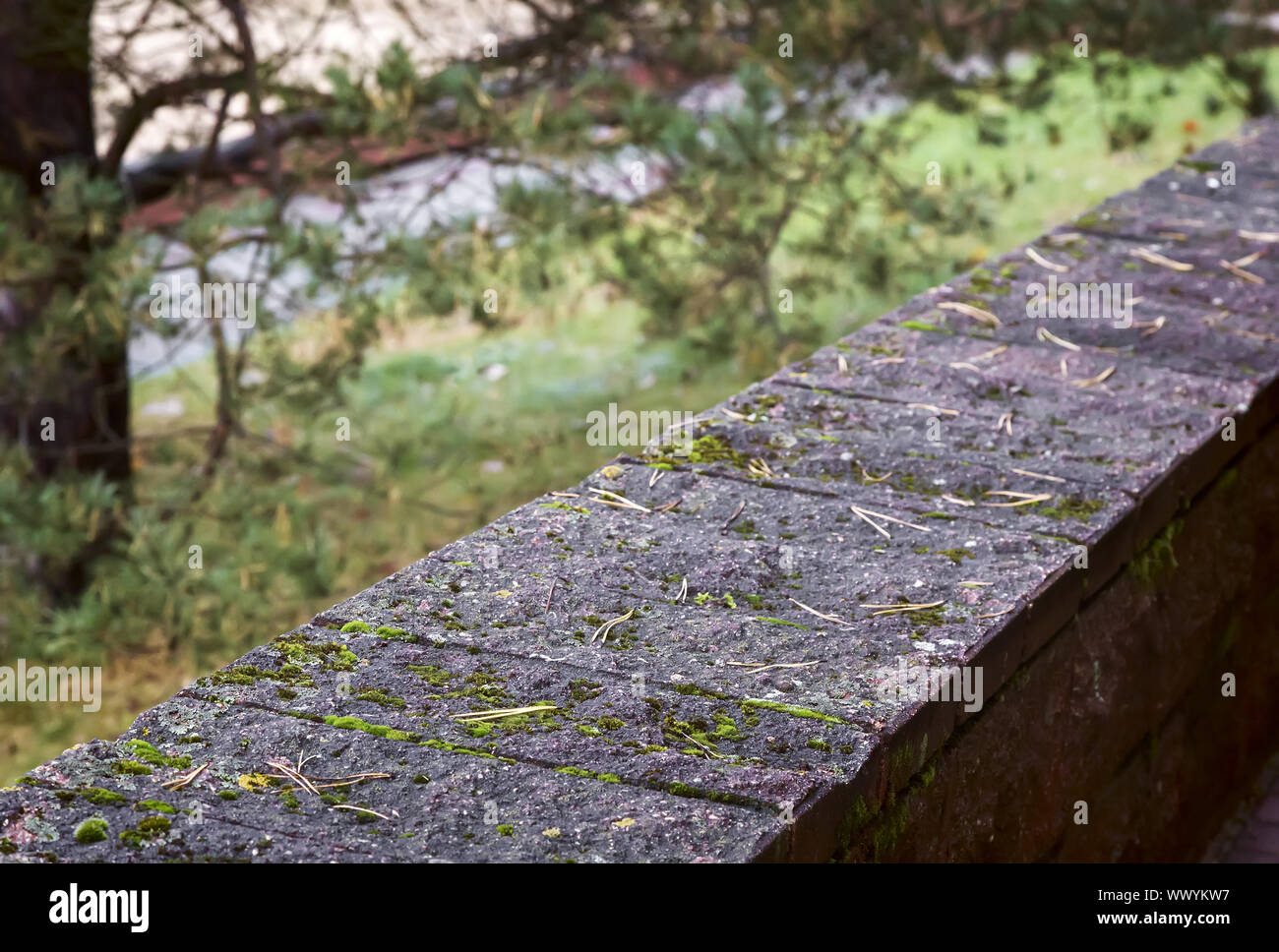 Brick wall park hi-res stock photography and images - Alamy