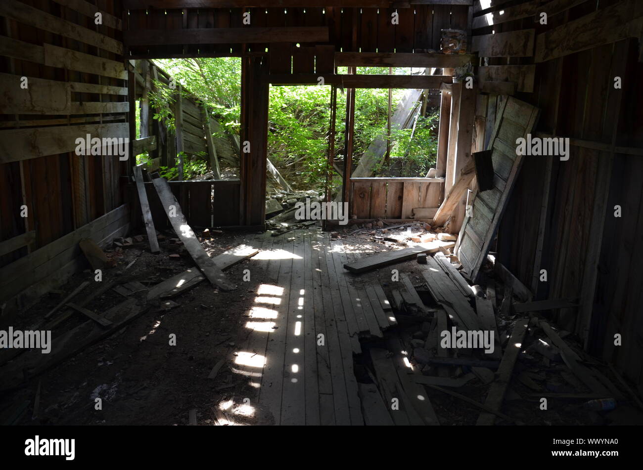 Shed ruins hi-res stock photography and images - Alamy