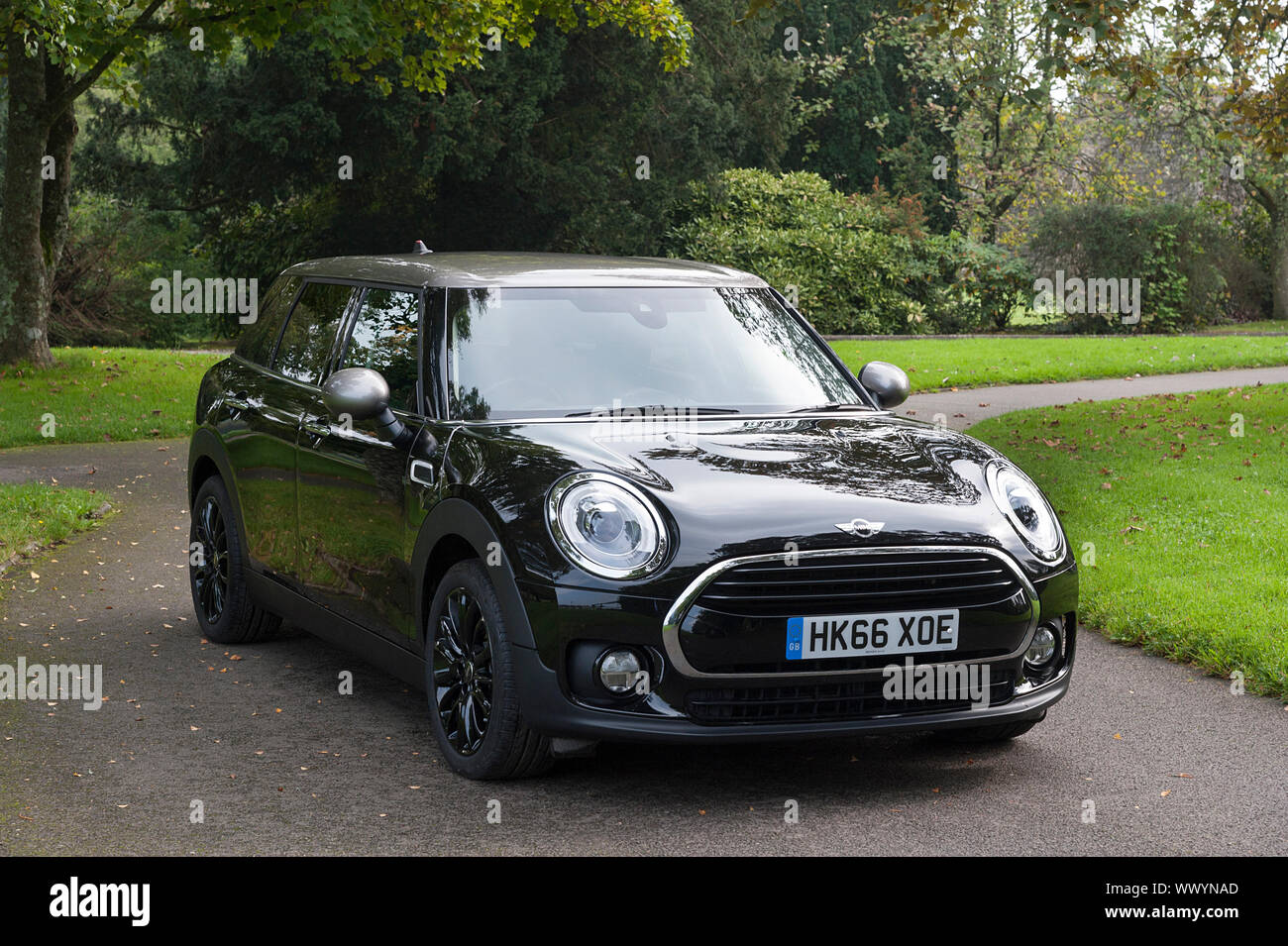 Mini cooper estate car hi-res stock photography and images - Alamy