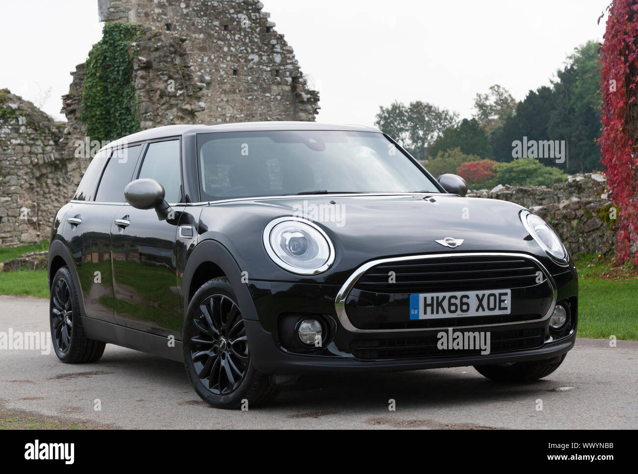 2016 Mini Clubman Cooper D Stock Photo - Alamy