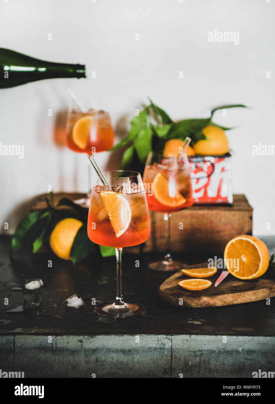 Aperol Spritz cocktail in glasses with orange slices Stock Photo - Alamy