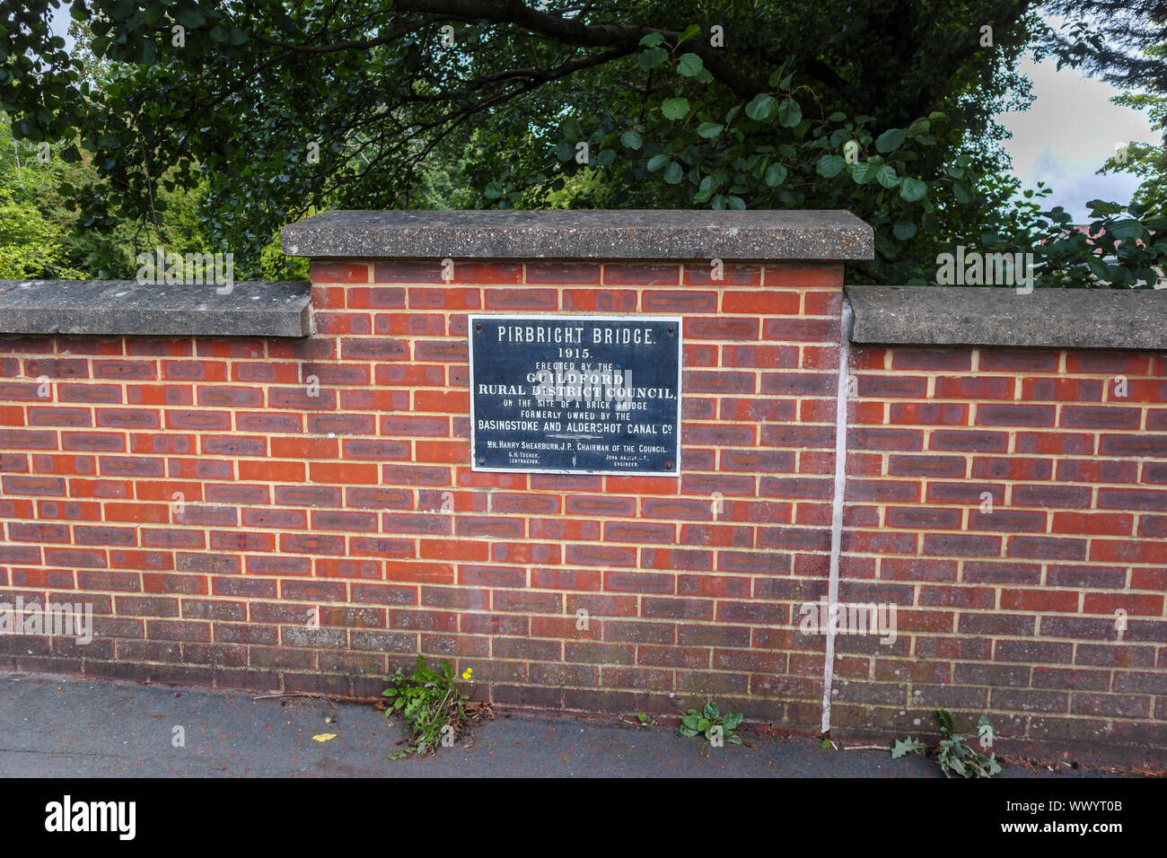 Bridge on basingstoke canal hi-res stock photography and images - Alamy