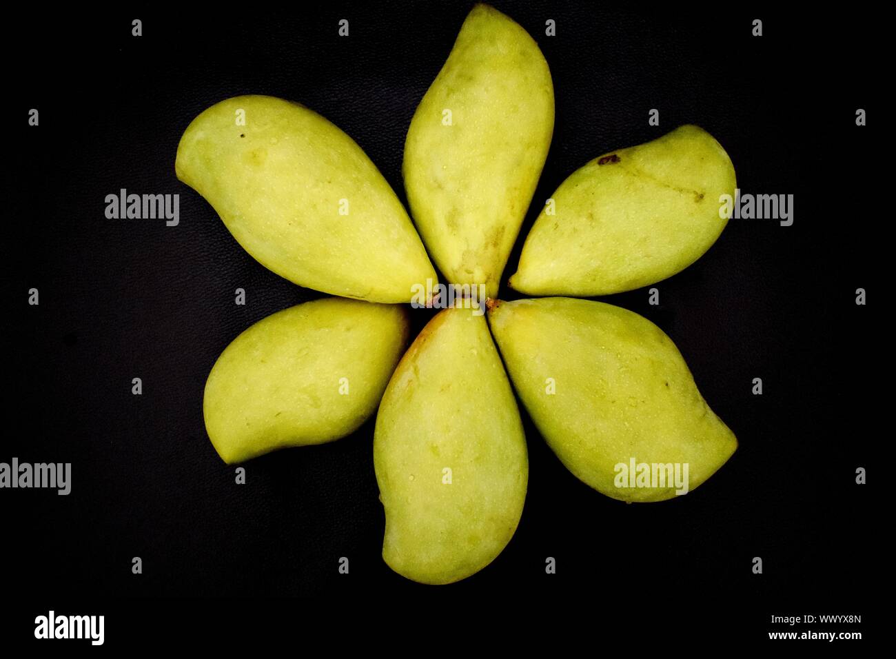 Display mangoes hi-res stock photography and images - Alamy