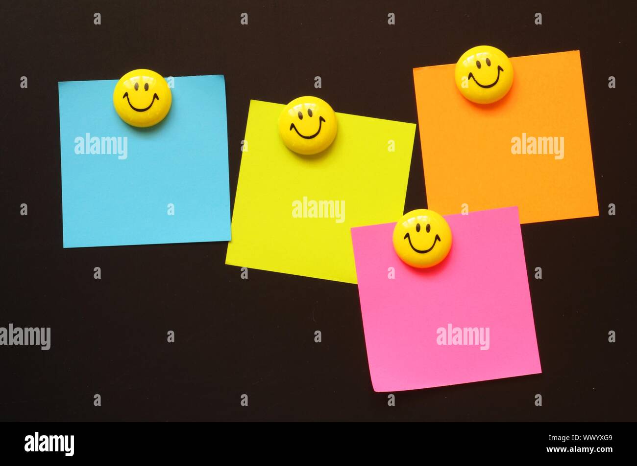 smiley and blank sheet note paper with copyspace Stock Photo - Alamy