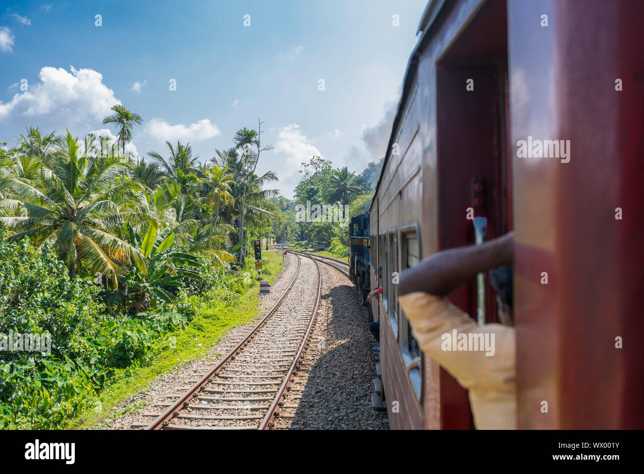Coastal line sri lanka train hi-res stock photography and images - Alamy