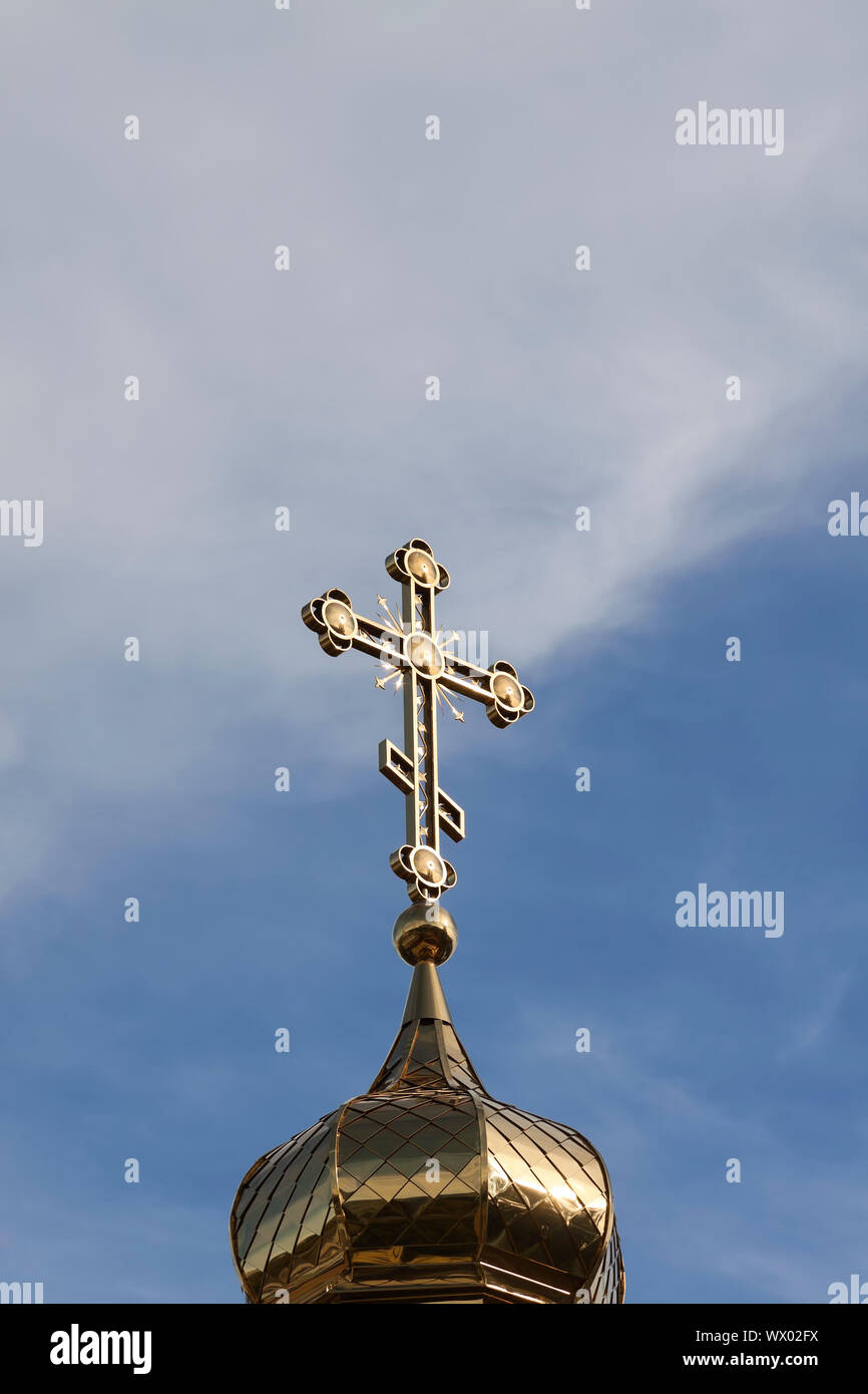 Cross on a roof of an Russian Orthodox Church Stock Photo - Alamy