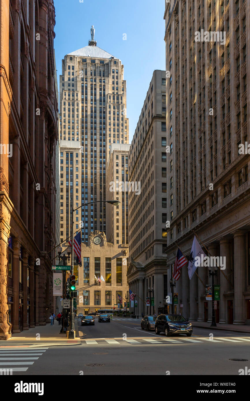 Car day building hi-res stock photography and images - Alamy