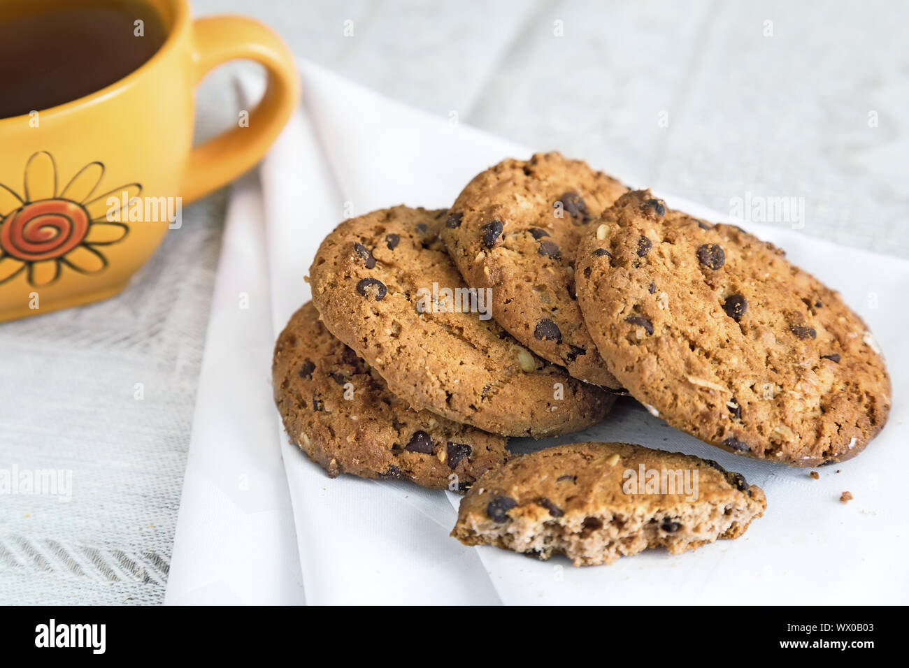 Dainty tea cup hi-res stock photography and images - Alamy