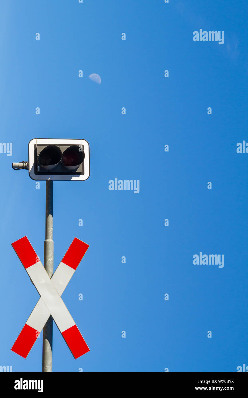 Level crossing lights hi-res stock photography and images - Alamy