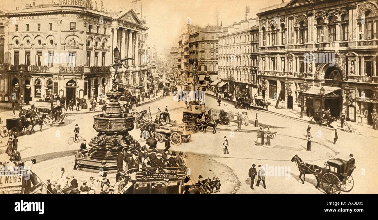 Two victorian horse drawn omnibuses hi-res stock photography and images ...