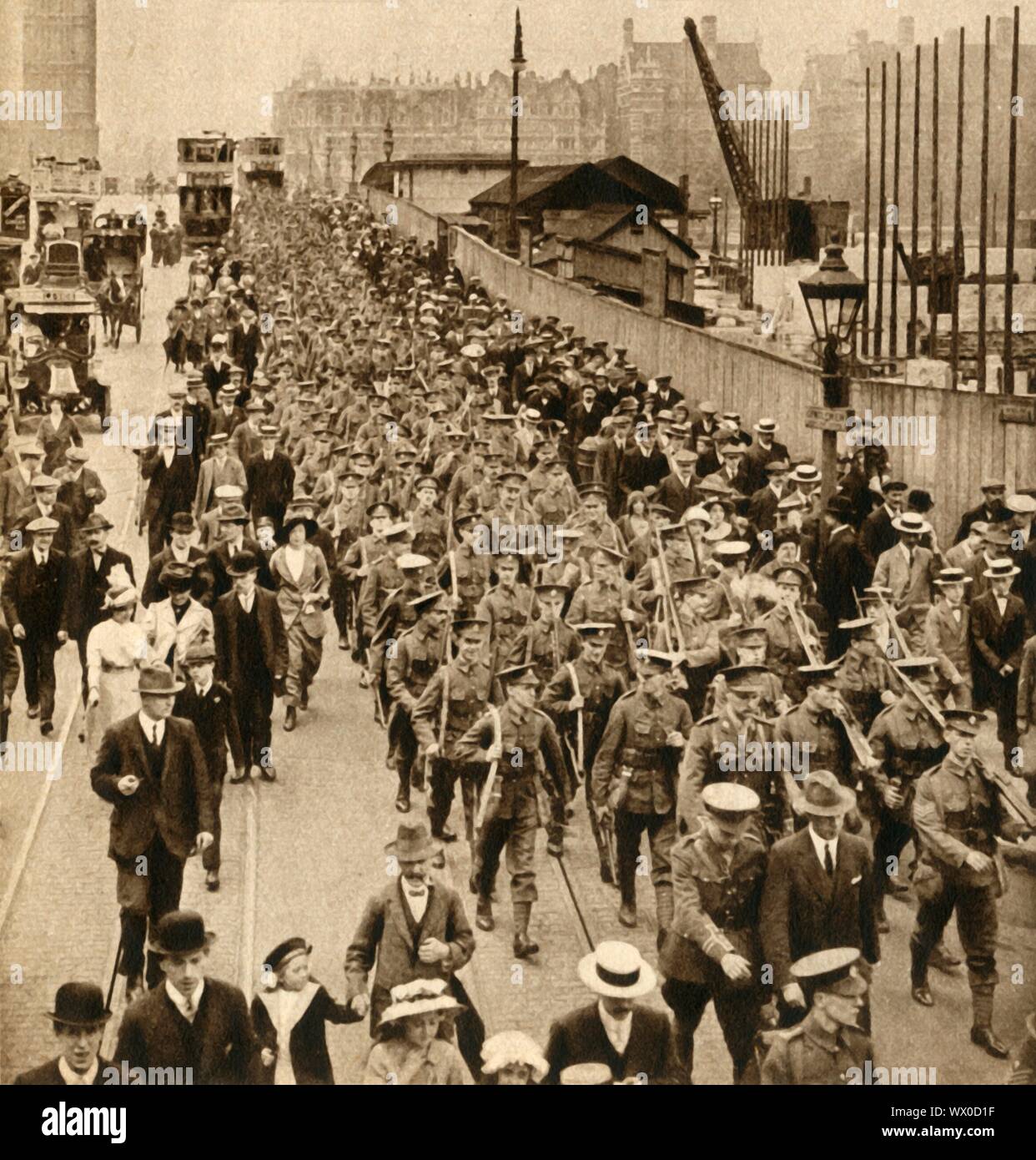 British soldiers marching 1914 hi-res stock photography and images - Alamy