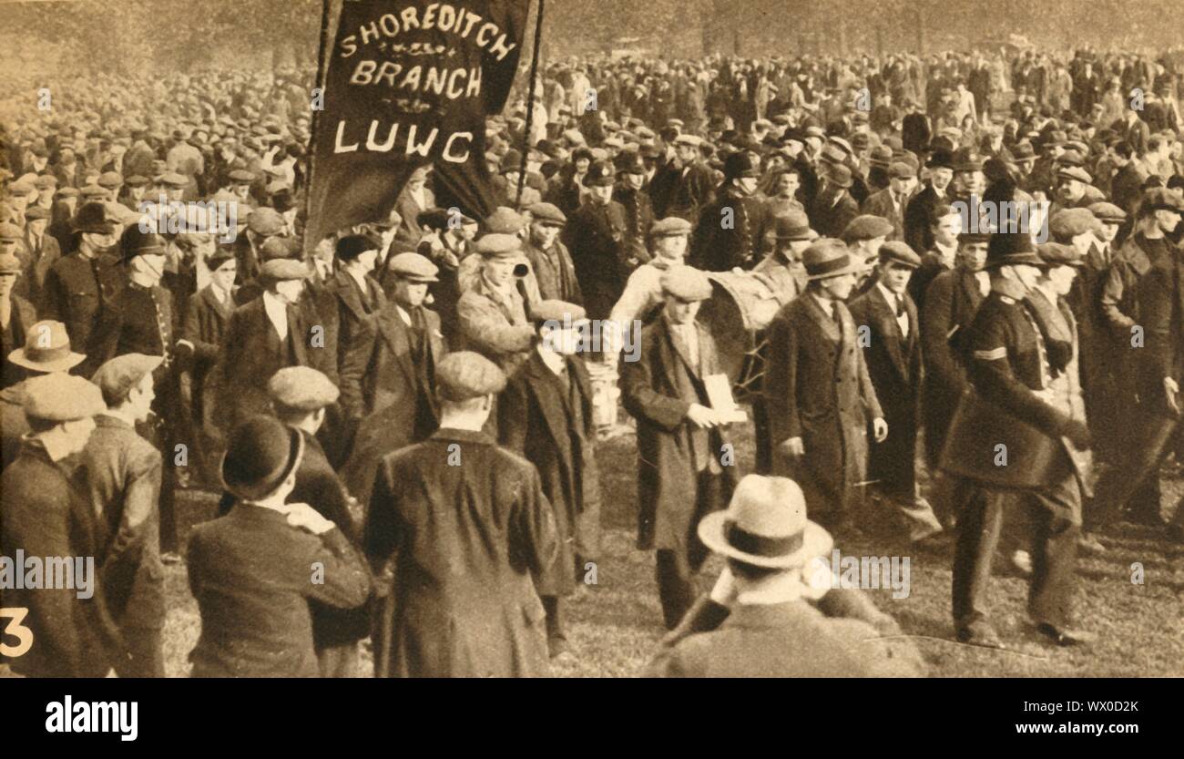 Unemployment british protest 1930s hi-res stock photography and images ...