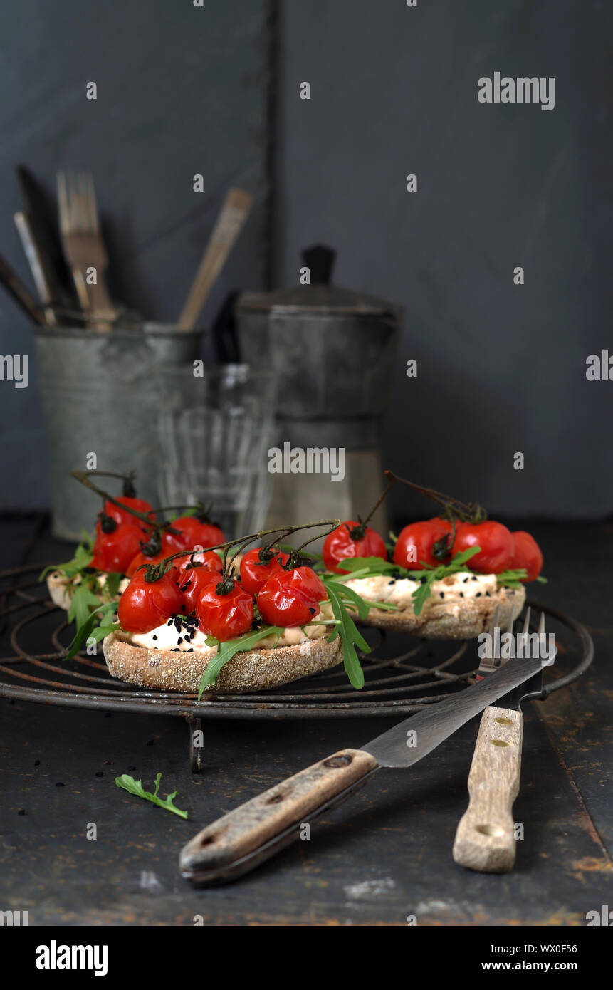 toast roll with cream cheese, rocket and tomatos Stock Photo - Alamy