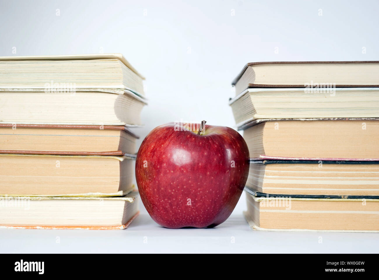 Red apple and stack of books for school Stock Photo - Alamy
