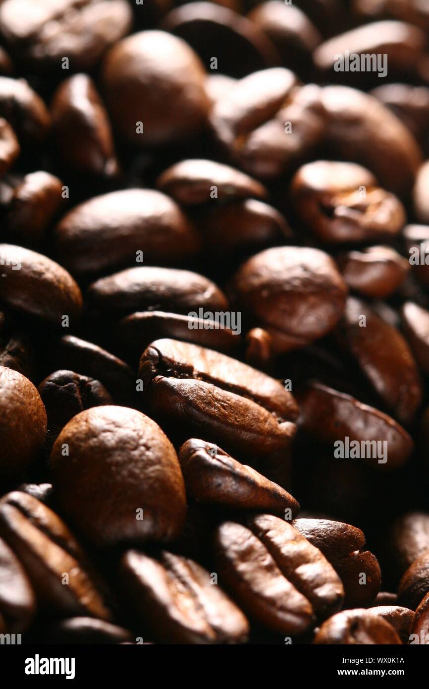 coffee beans detailed macro close up Stock Photo - Alamy