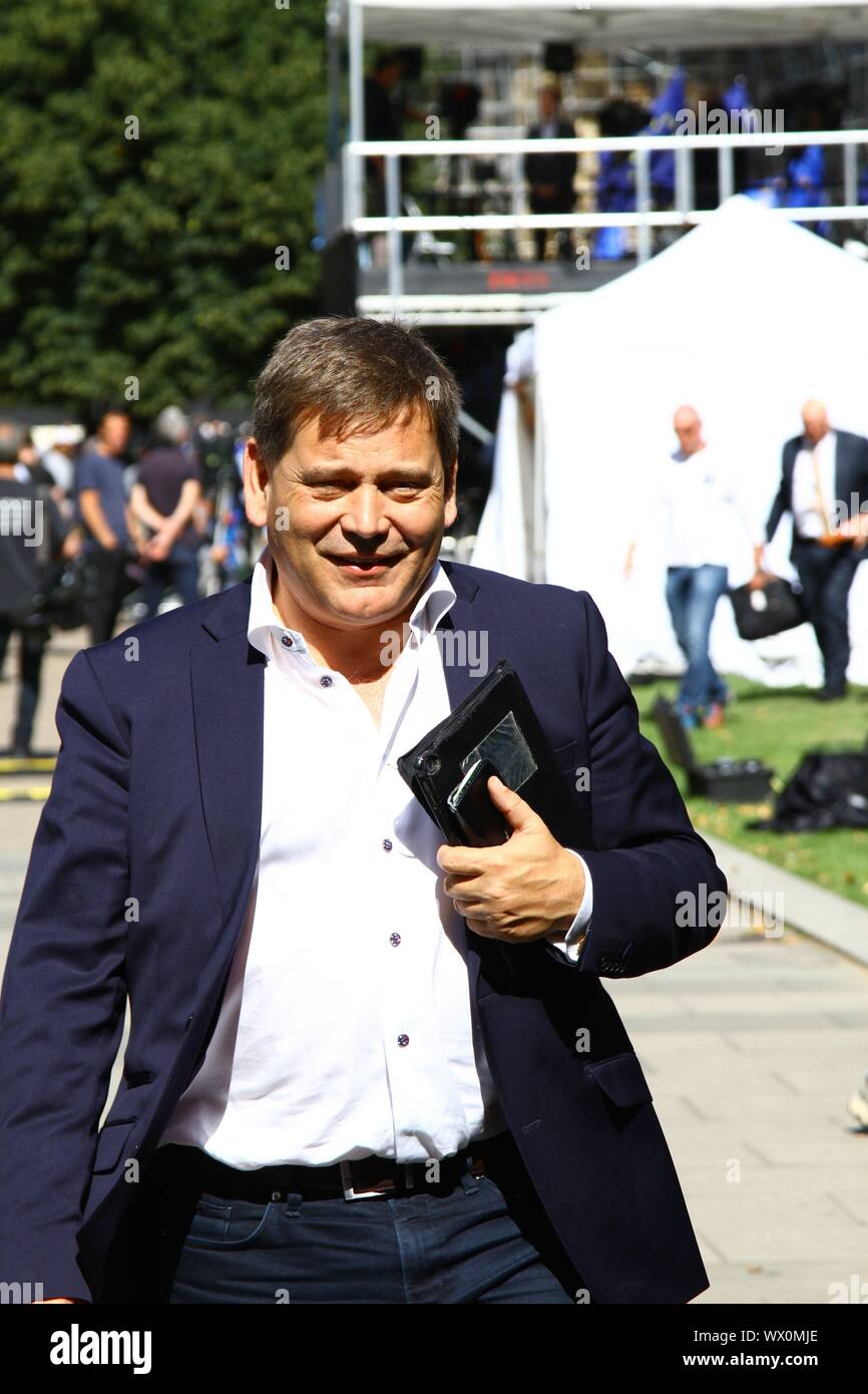 Andrew bridgen conservative party hi-res stock photography and images ...