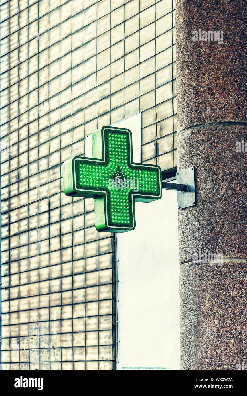 Green medical cross, Pharmacy Neon Sign. Drug store. Pharmacy concept ...