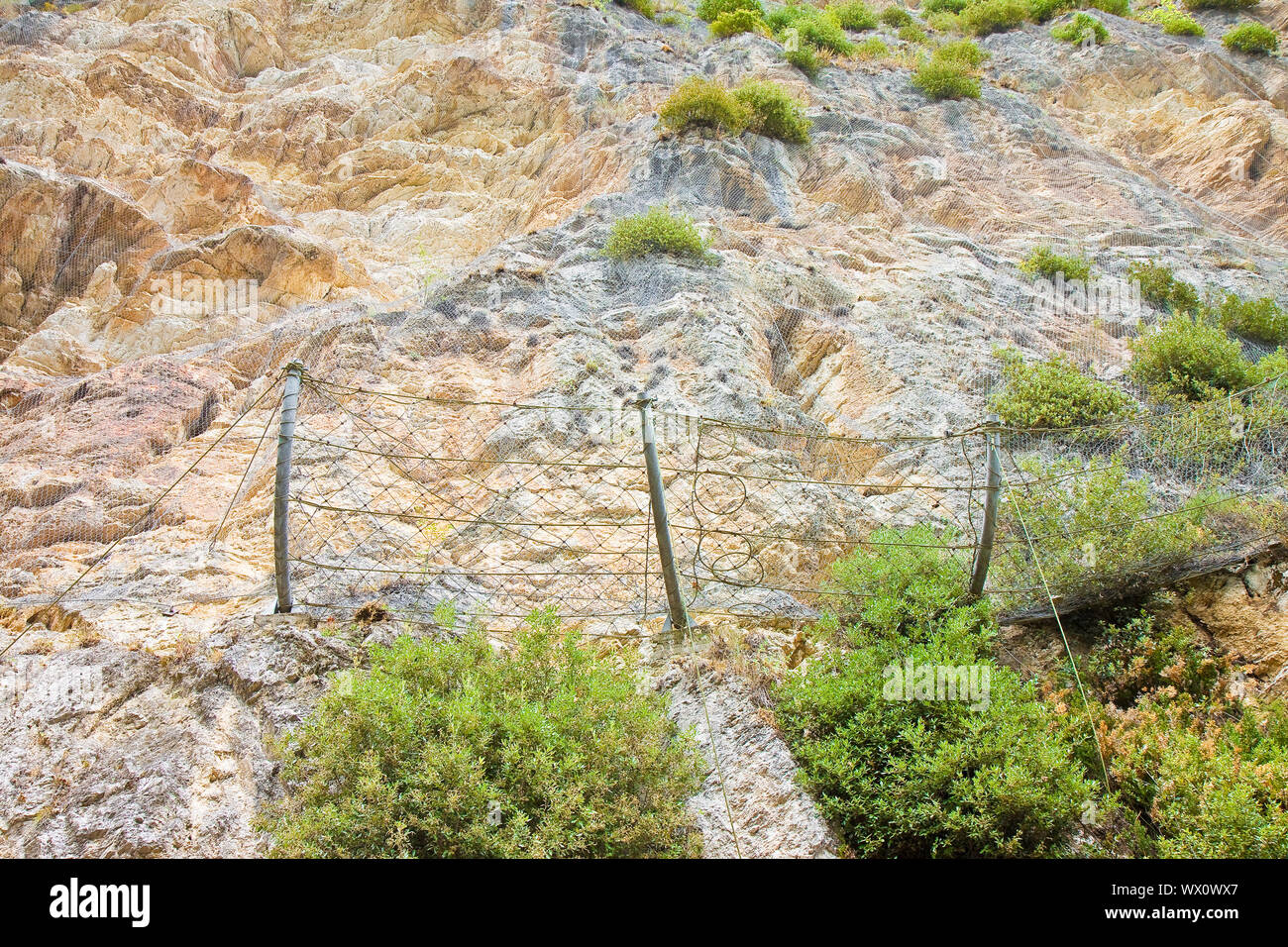 Wire mesh rockslide hi-res stock photography and images - Alamy
