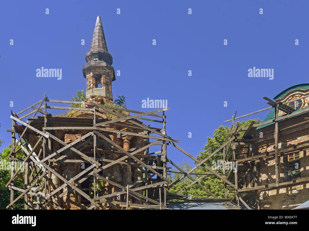 Scaffolding orthodox church dome hi-res stock photography and images ...