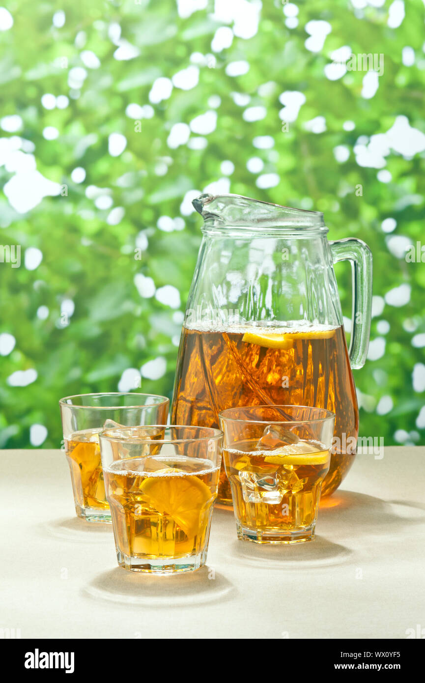 Iced Lemon Ice Tea in a summer setting Stock Photo - Alamy
