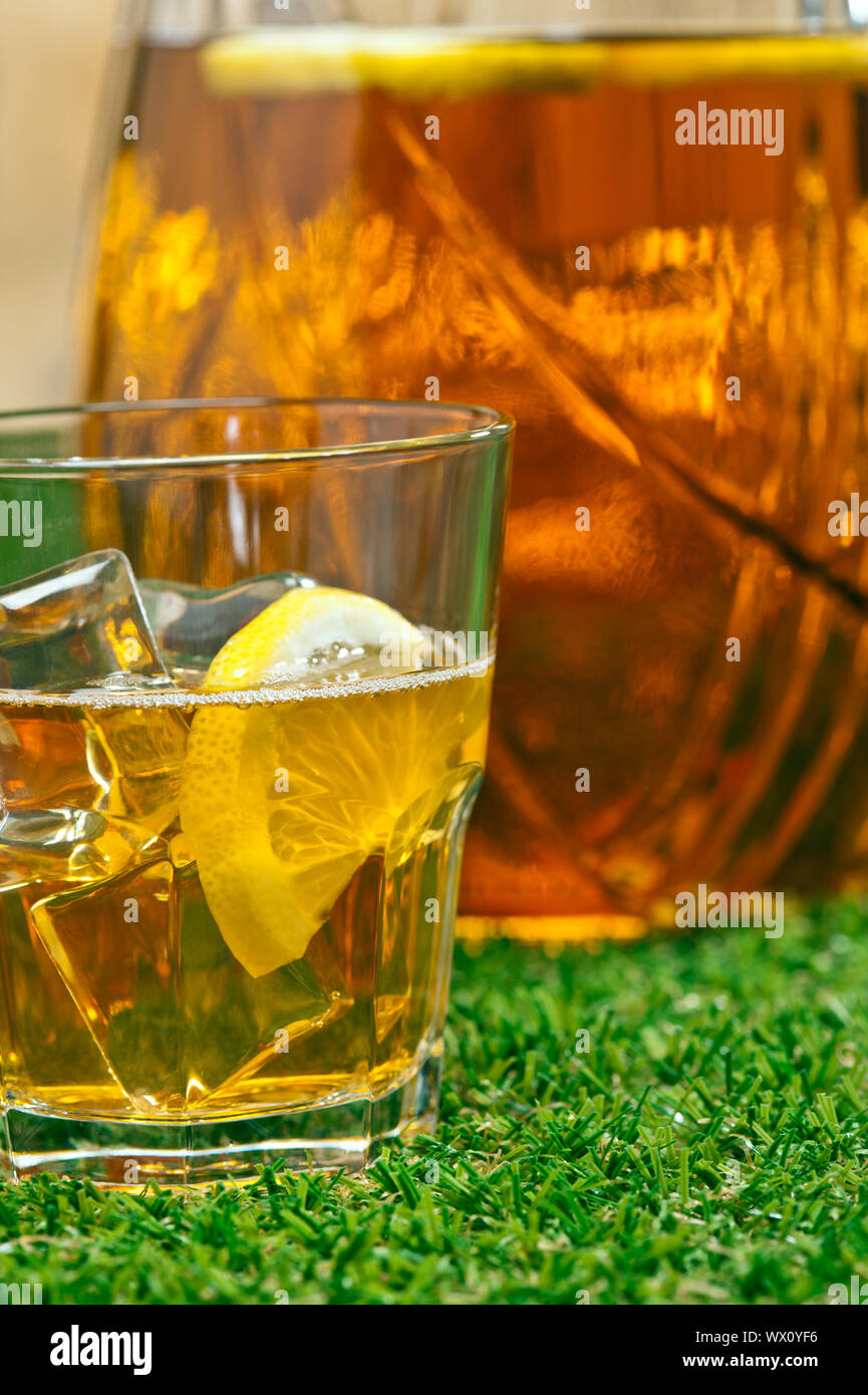Iced Lemon Ice Tea in a summer setting Stock Photo - Alamy