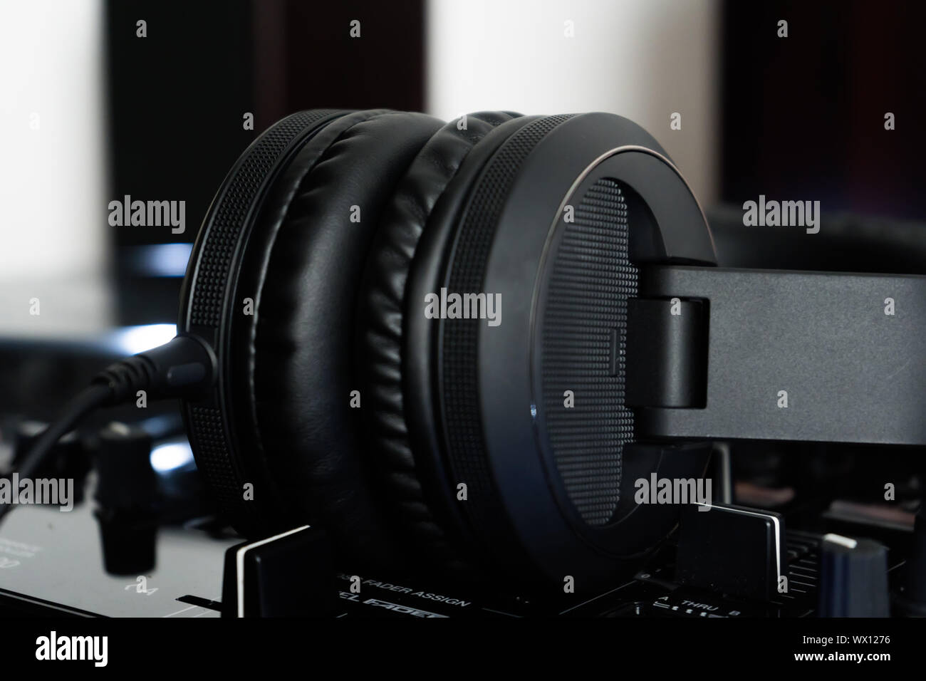 Professional dj hi-res stock photography and images - Alamy