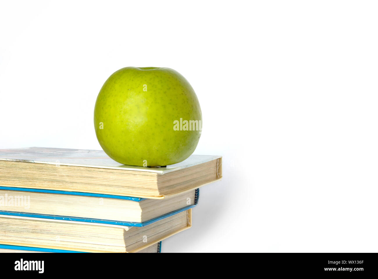 Green apple and stack of books for school Stock Photo - Alamy