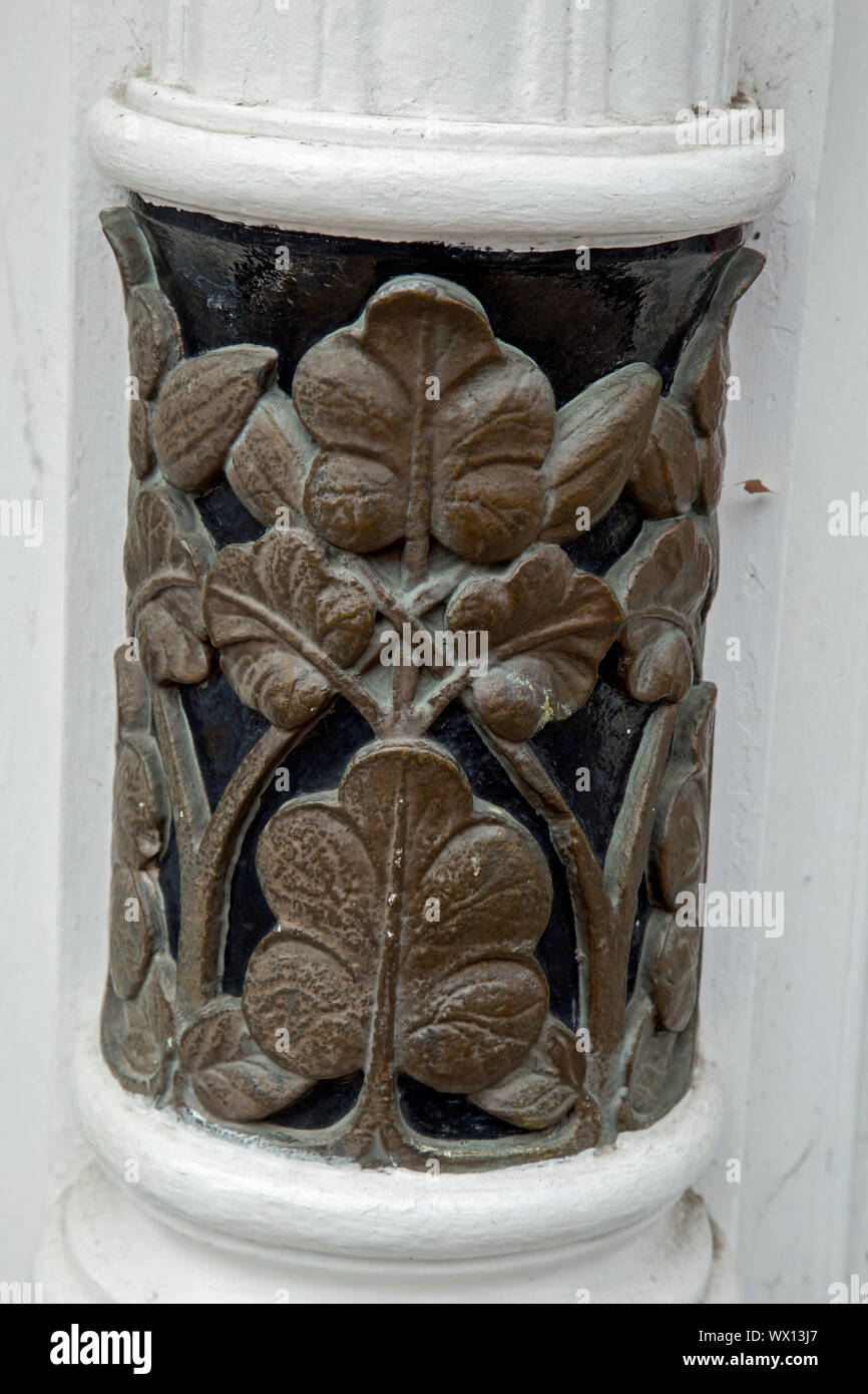 Decorative architectural features hi-res stock photography and images ...