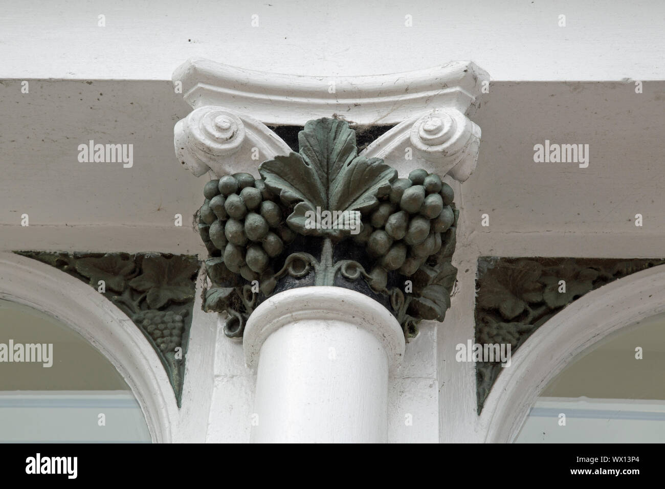 Decorative architectural features hi-res stock photography and images ...